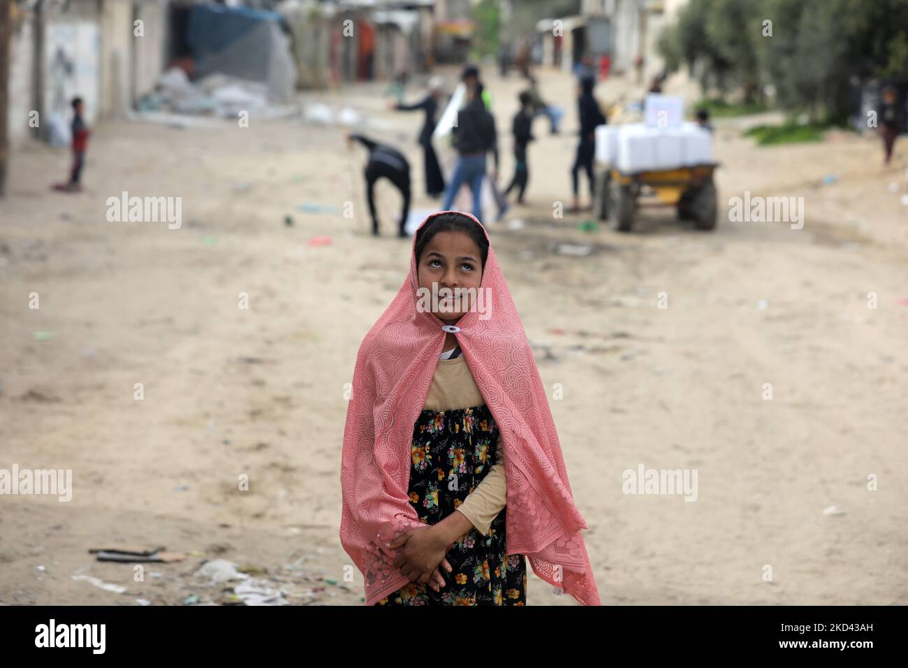 Une fillette palestinienne est vue dans un quartier pauvre de Gaza ...