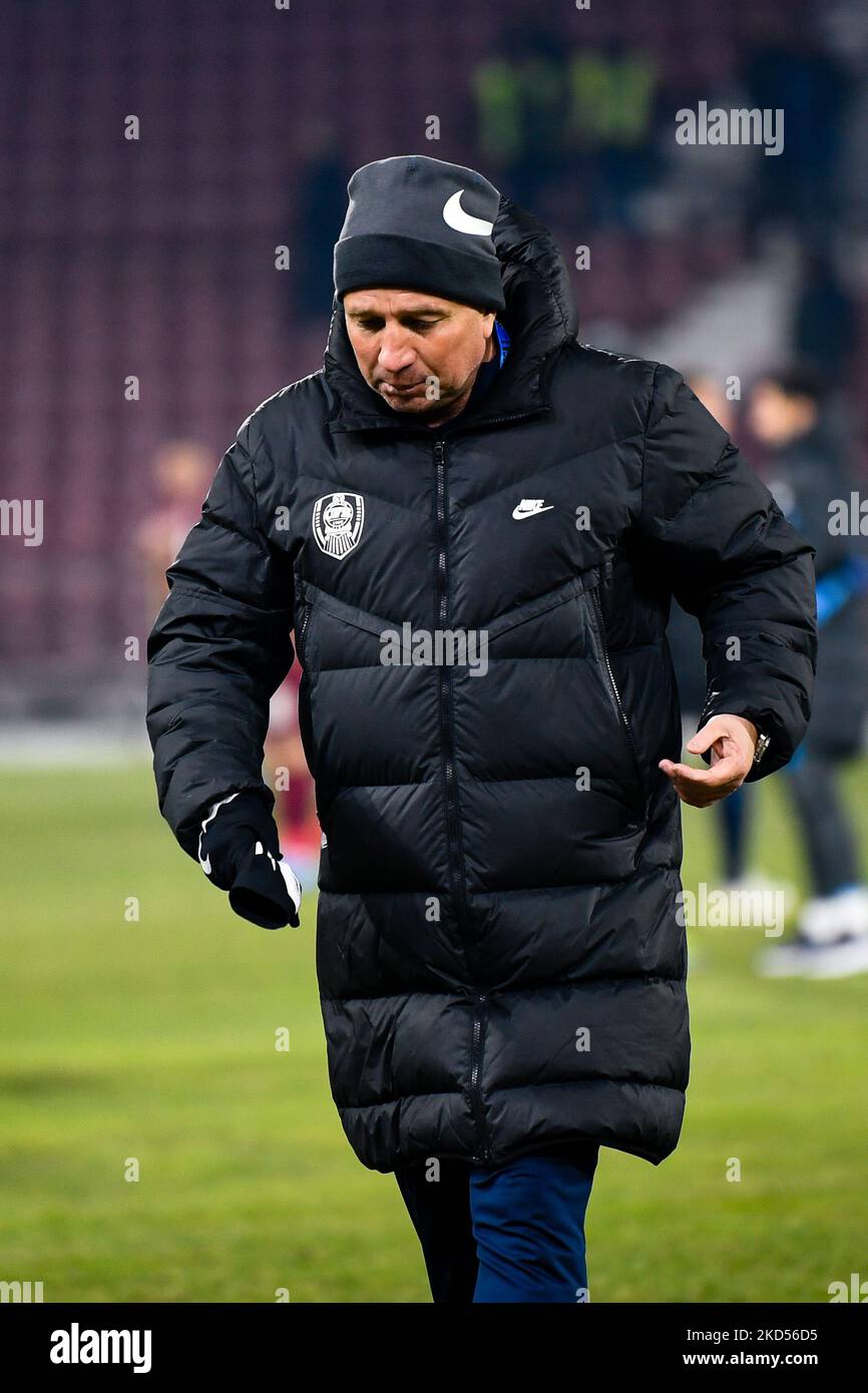 Dan petrescu entraîneur chef du cfr cluj Banque de photographies et d ...