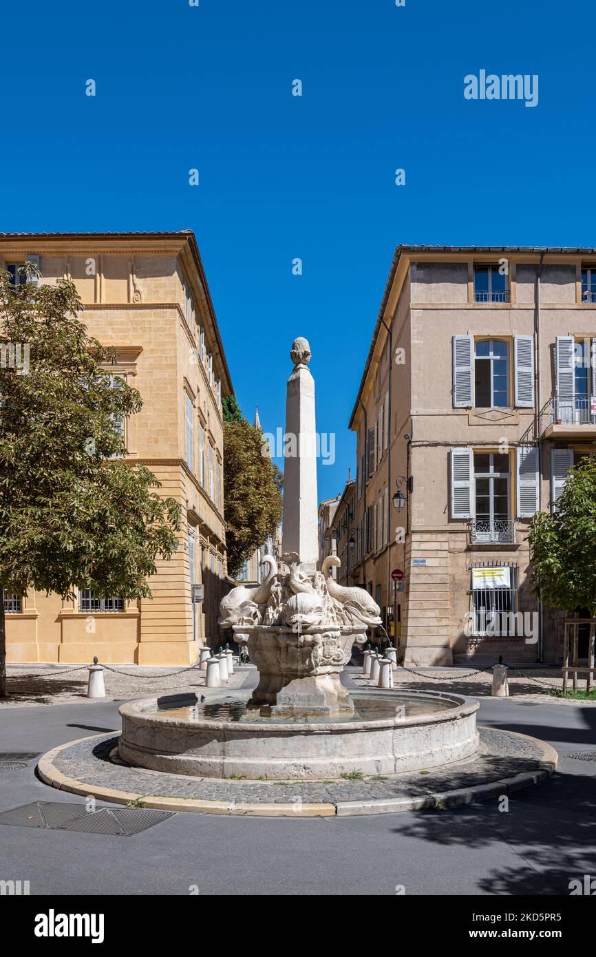 La place des quatre dauphins, place des quatre dauphins, est un incontournable et l'une des ...