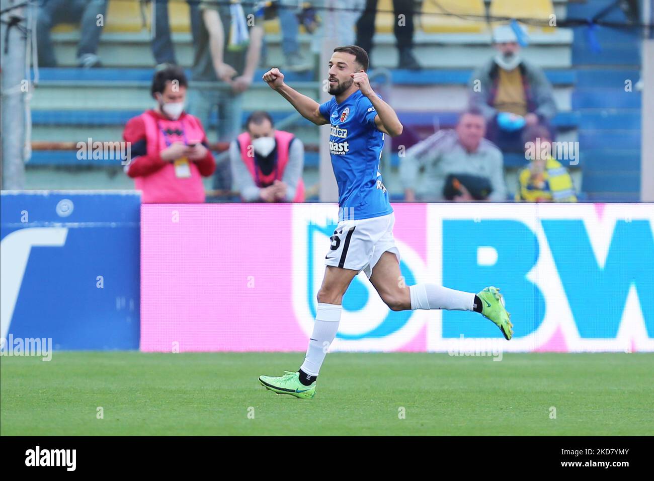 Soufiane Bidaoui d'ASCOLI CALCIO célèbre après avoir inscrit un but ...