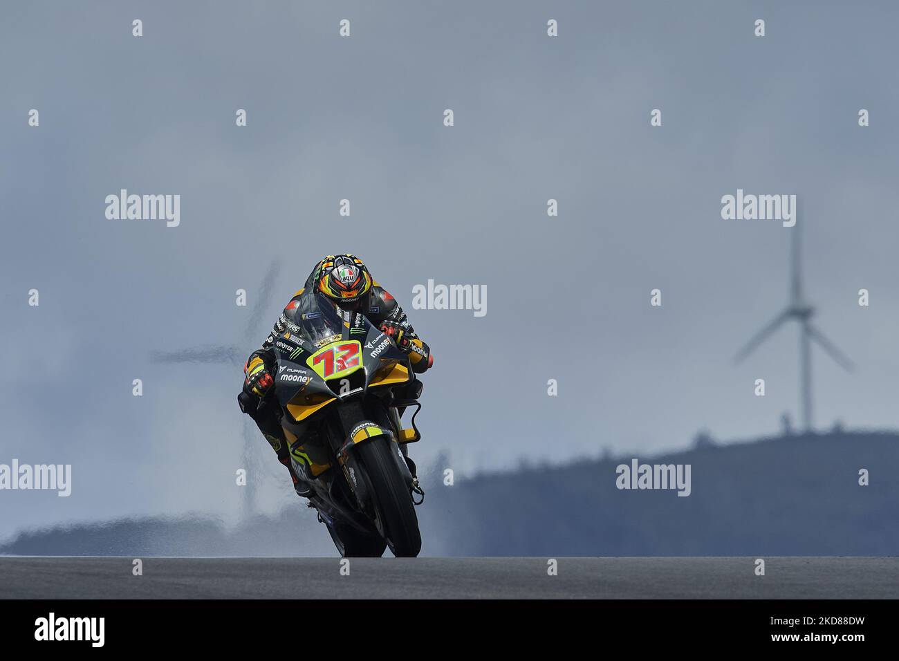 Marco Bezzecchi (72) d'Italie et Mooney VR46 équipe de course lors de ...