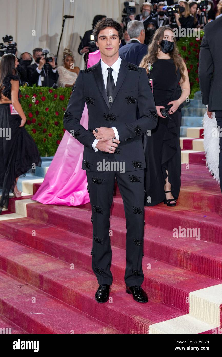 NEW YORK, NEW YORK - 02 MAI : Jacob Elordi assiste au Gala met 2022 ...