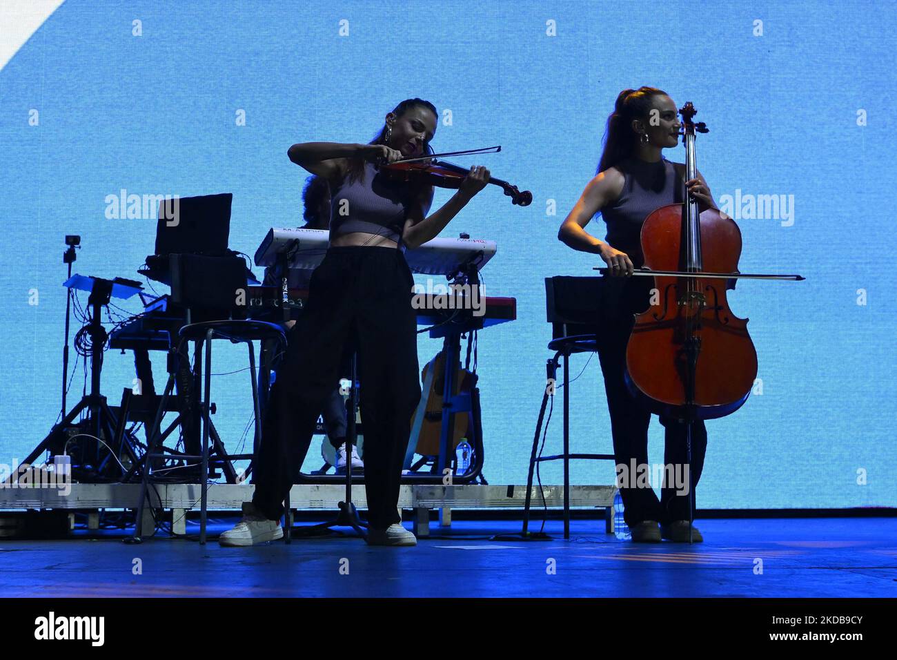 Elena Bianchetti et Guendalina Pulcinelli lors du concert Gazzelle 2022 ...