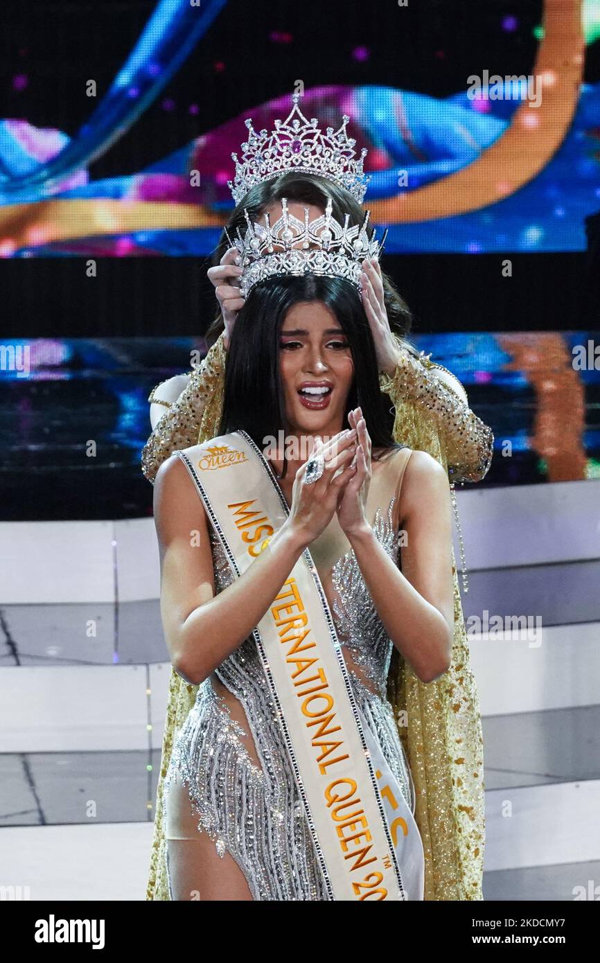 Gagnante Miss Philippines Fuschia Anne Ravena (C) lors du concours de beauté transgenre Miss ...