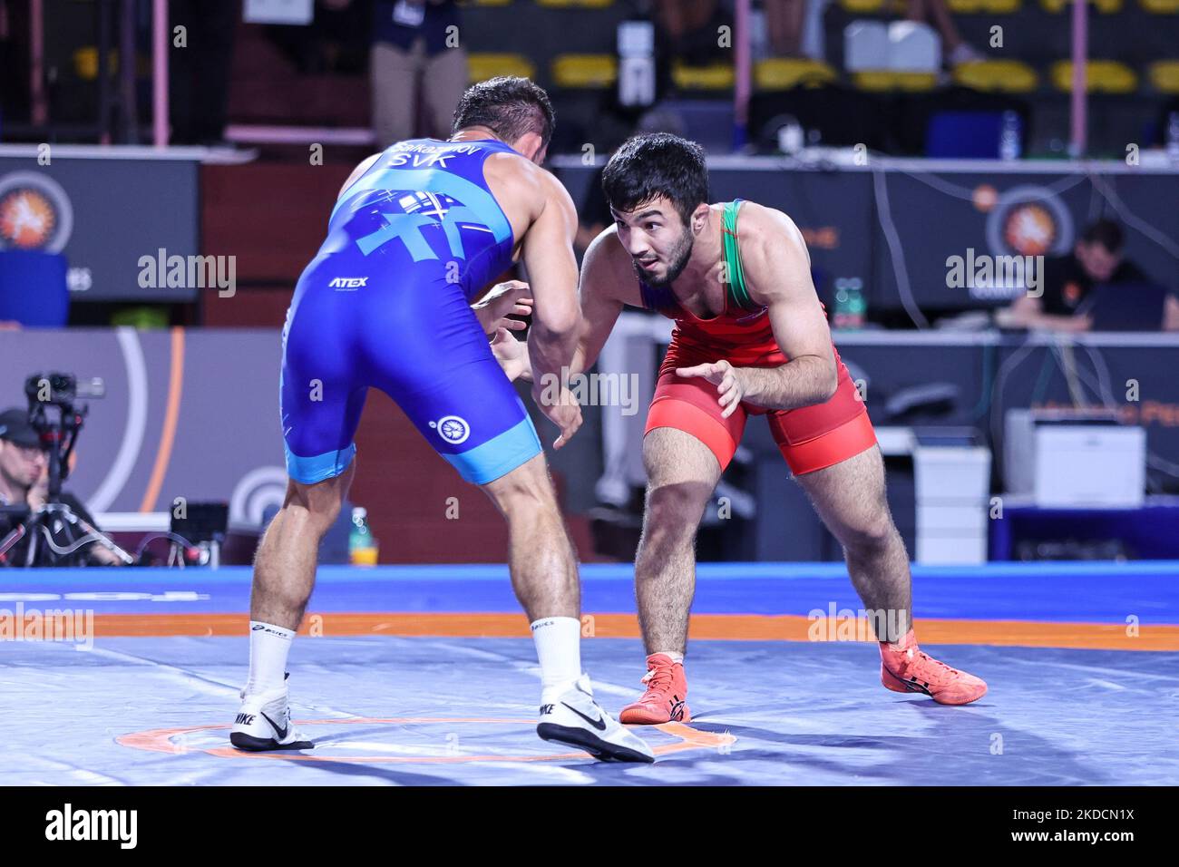 Turan Bayramov (AZE) FF 74kg pendant la série de classement Wrestling ...