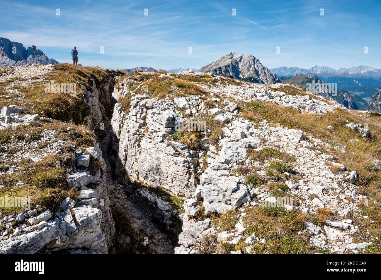 Vestiges de tranchées militaires sur le mont Piano dans les Alpes ...