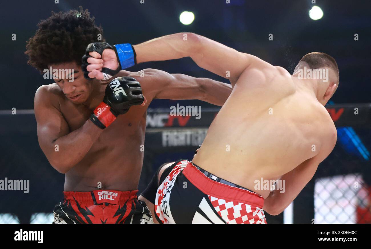 Leandro Gomes du Portugal lutte contre Fran Luka Djuric de Croatie lors ...