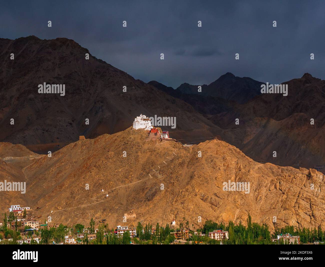 Monastère Namgyal Tsemo à Leh, région du Ladakh. Vue panoramique sur la ...