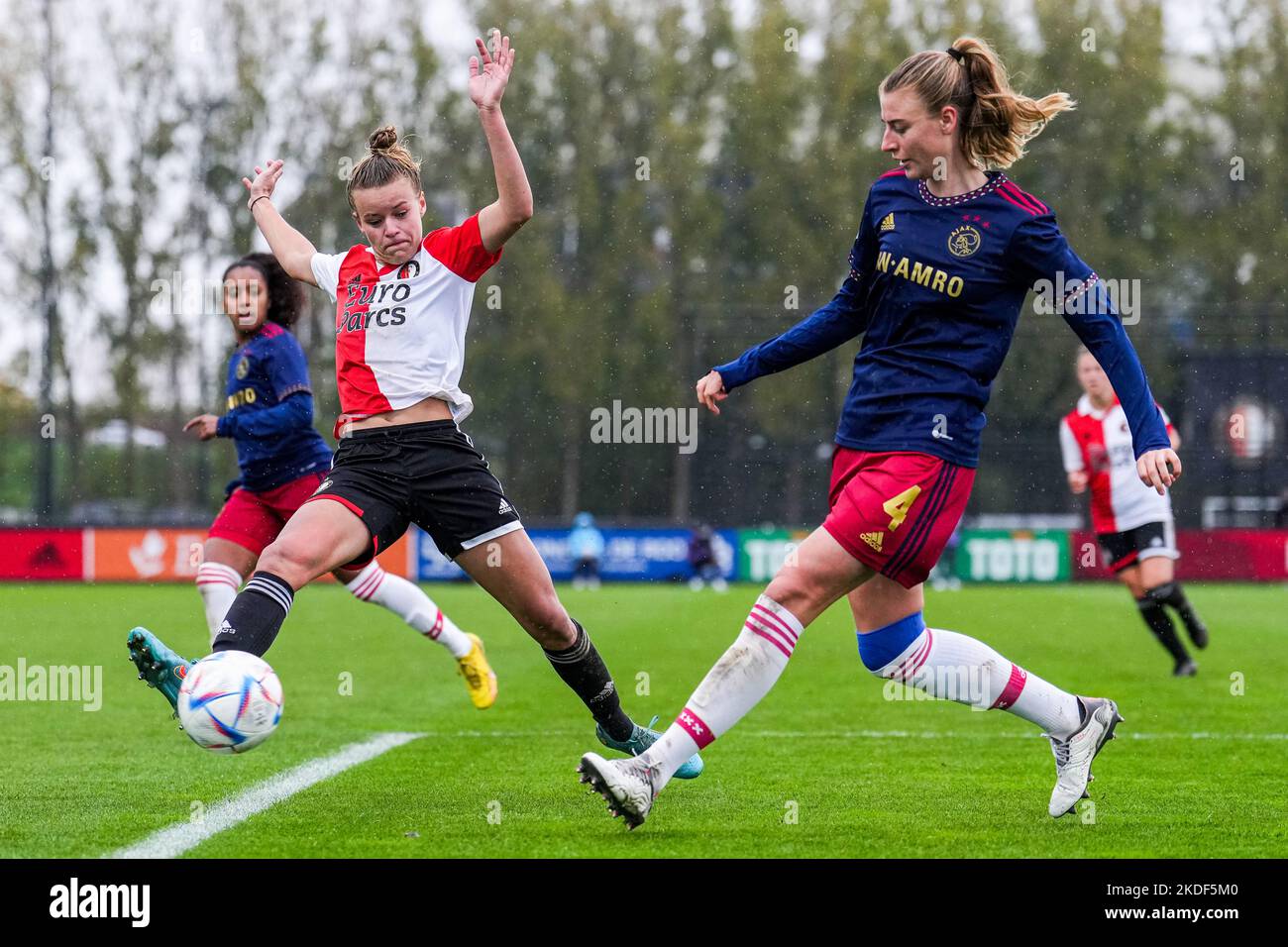 Rotterdam - Esmee de Graaf de Feyenoord V1, Lisa Doorn d'Ajax Vrouwen ...