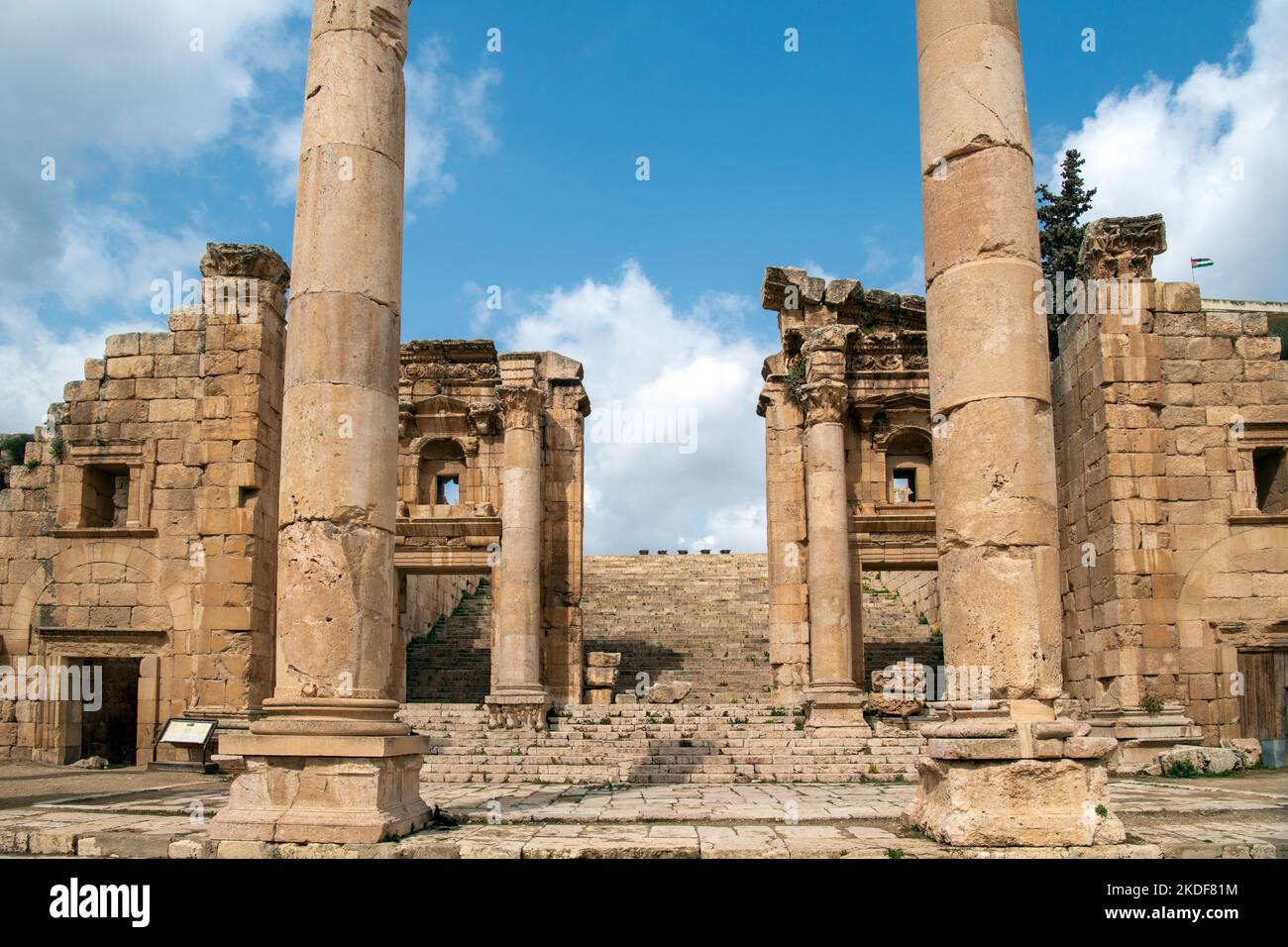 Roman propylaeum ruins Banque de photographies et d’images à haute ...