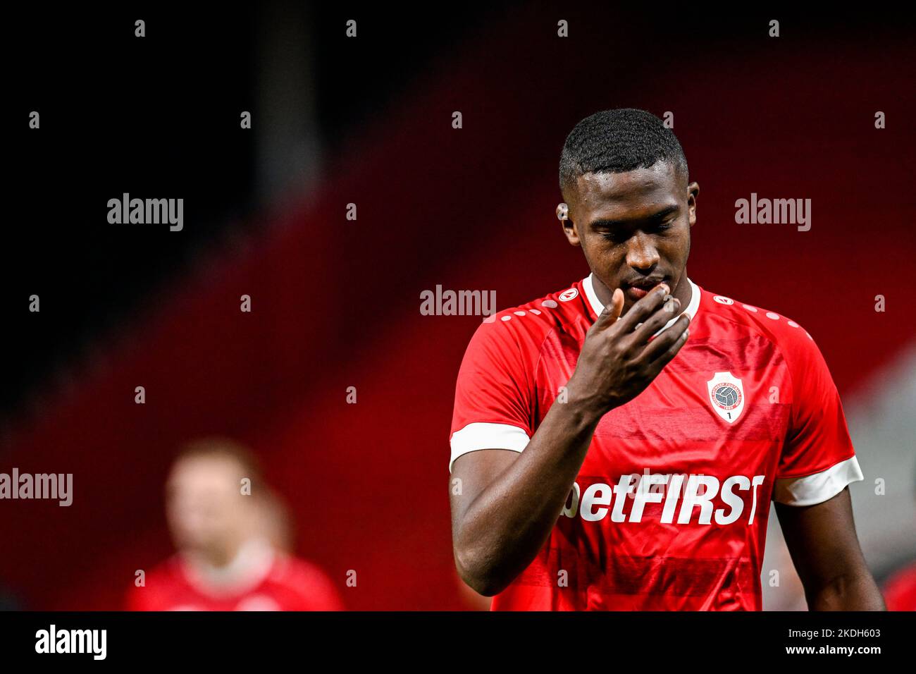 William Pacho Tenorio d'Anvers montre une défaite après un match de ...