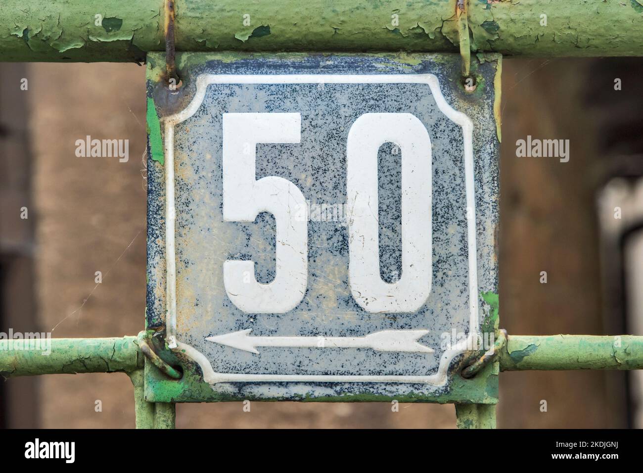 Plaque émaillée de métal carré de meuge patiné du numéro de rue avec le ...