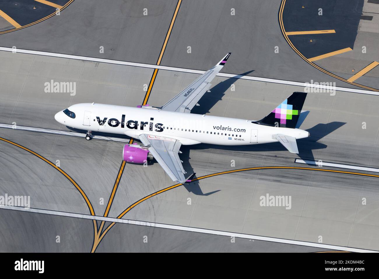 Avion Volaris Airbus A320neo à l'aéroport. Compagnie aérienne Volaris ...