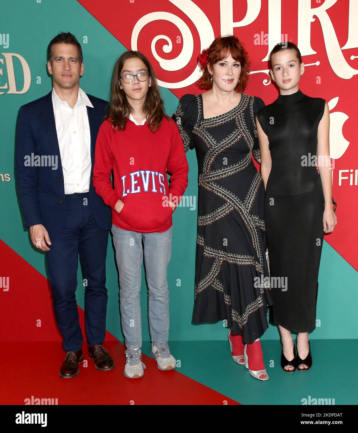 Molly ringwald and adele gianopoulos Banque de photographies et d ...