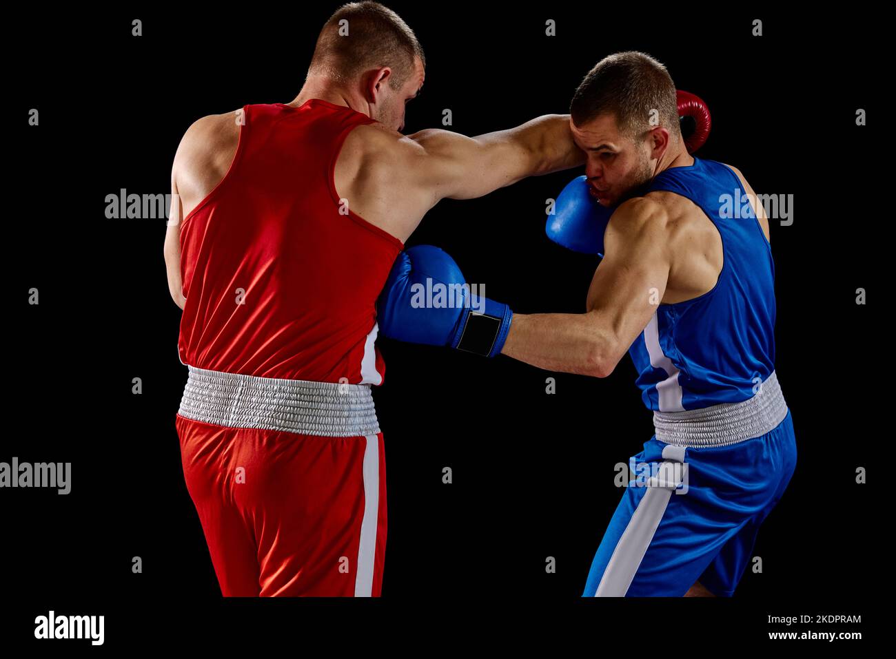 Lutte. Portrait dynamique de deux boxeurs professionnels en boxe ...