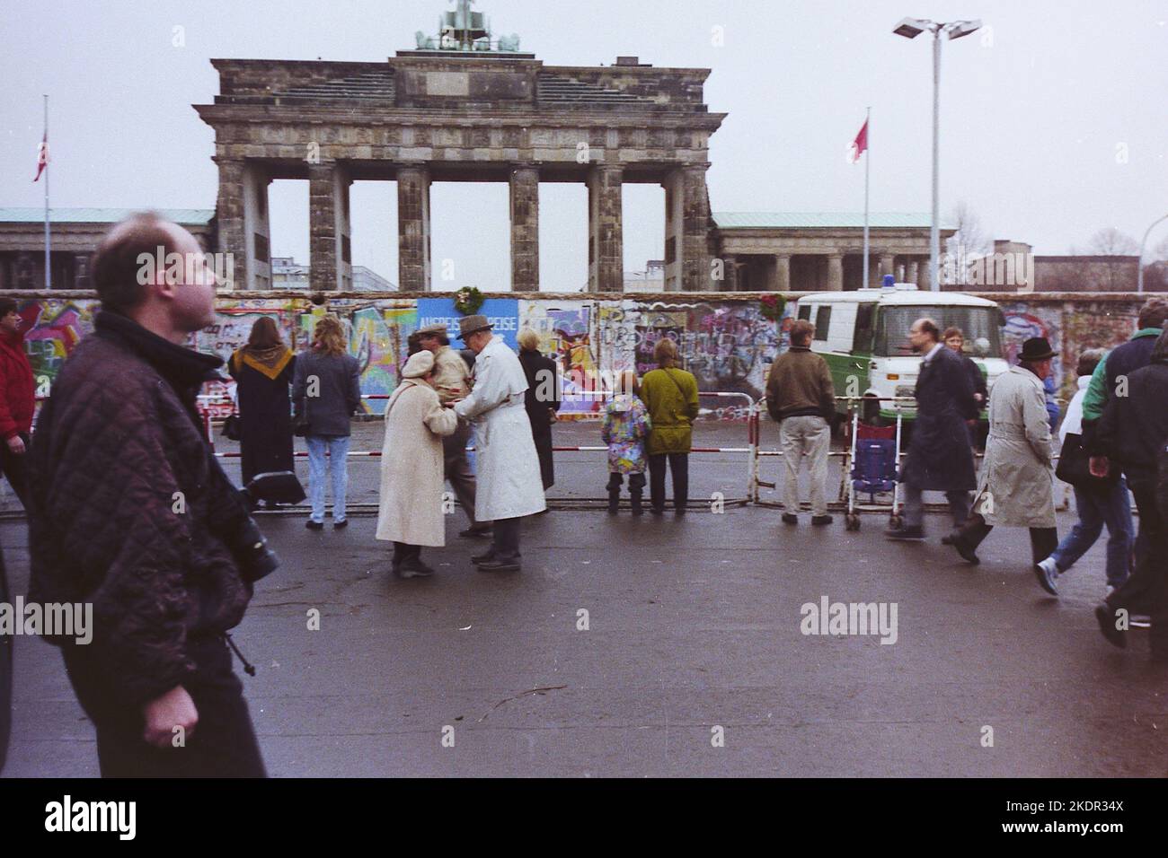 Chute du mur de berlin 1989 Banque de photographies et d’images à haute résolution - Alamy