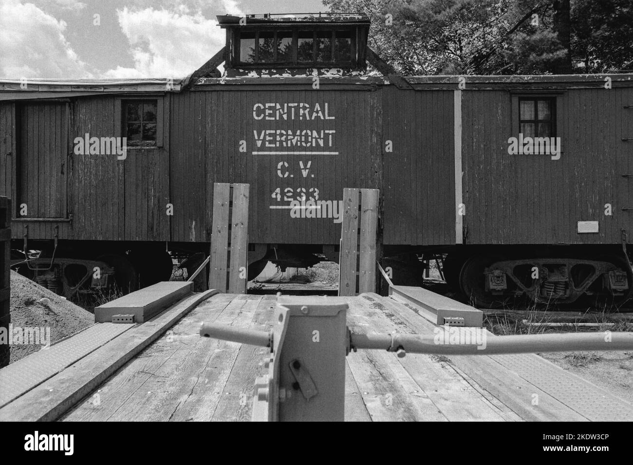 Une voiture en bois du Central Vermont Railway se trouve sur des voies ...