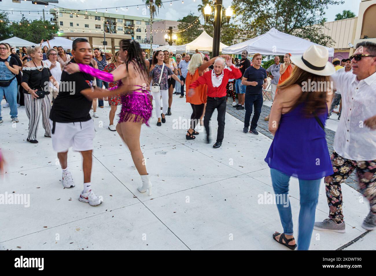 Dia de muertos dancing Banque de photographies et d’images à haute ...