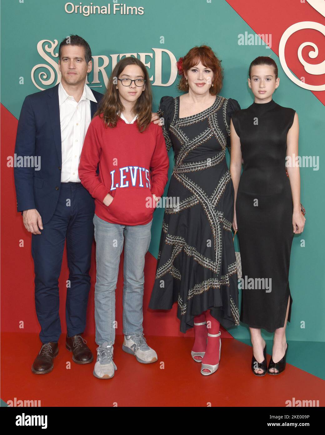 Molly ringwald and adele gianopoulos Banque de photographies et d ...