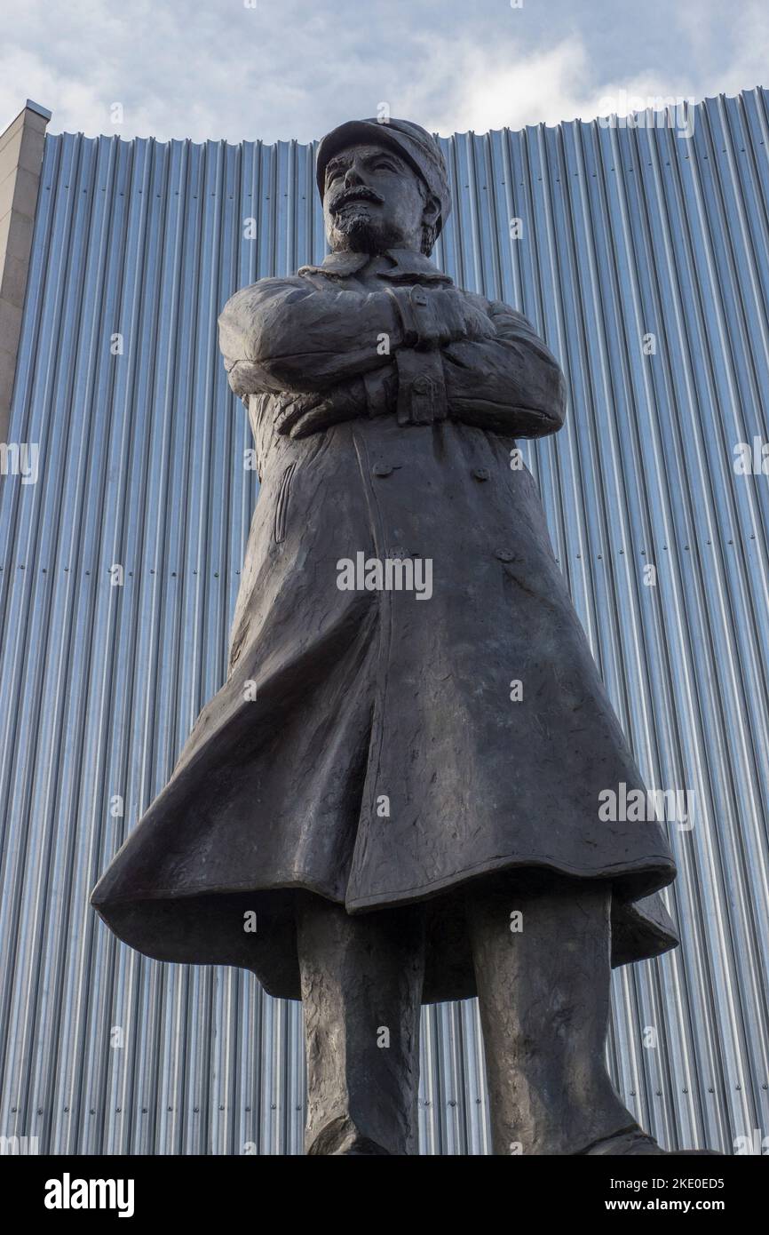 Samuel Cody Statue Farnborough se trouve à l'extérieur du musée ...