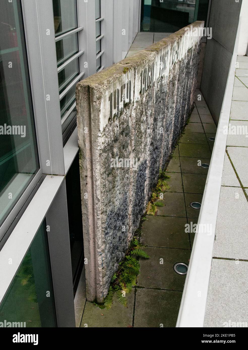 Histoire du mur de berlin 1989 Banque de photographies et d’images à ...
