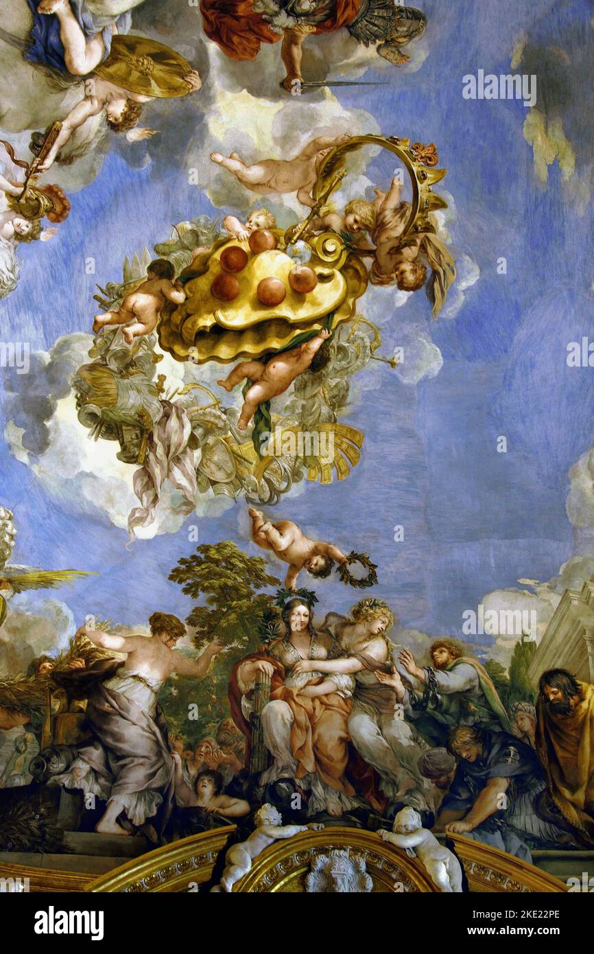 Le plafond Medici des armoiries de la place Piti Florence, Italie ...