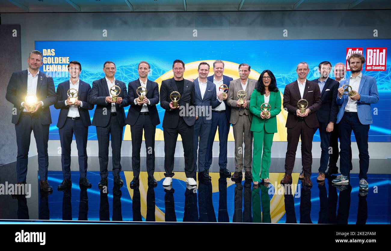 09 novembre 2022, Berlin: Les gagnants du volant d'or Ralph Kranz (l-r ...