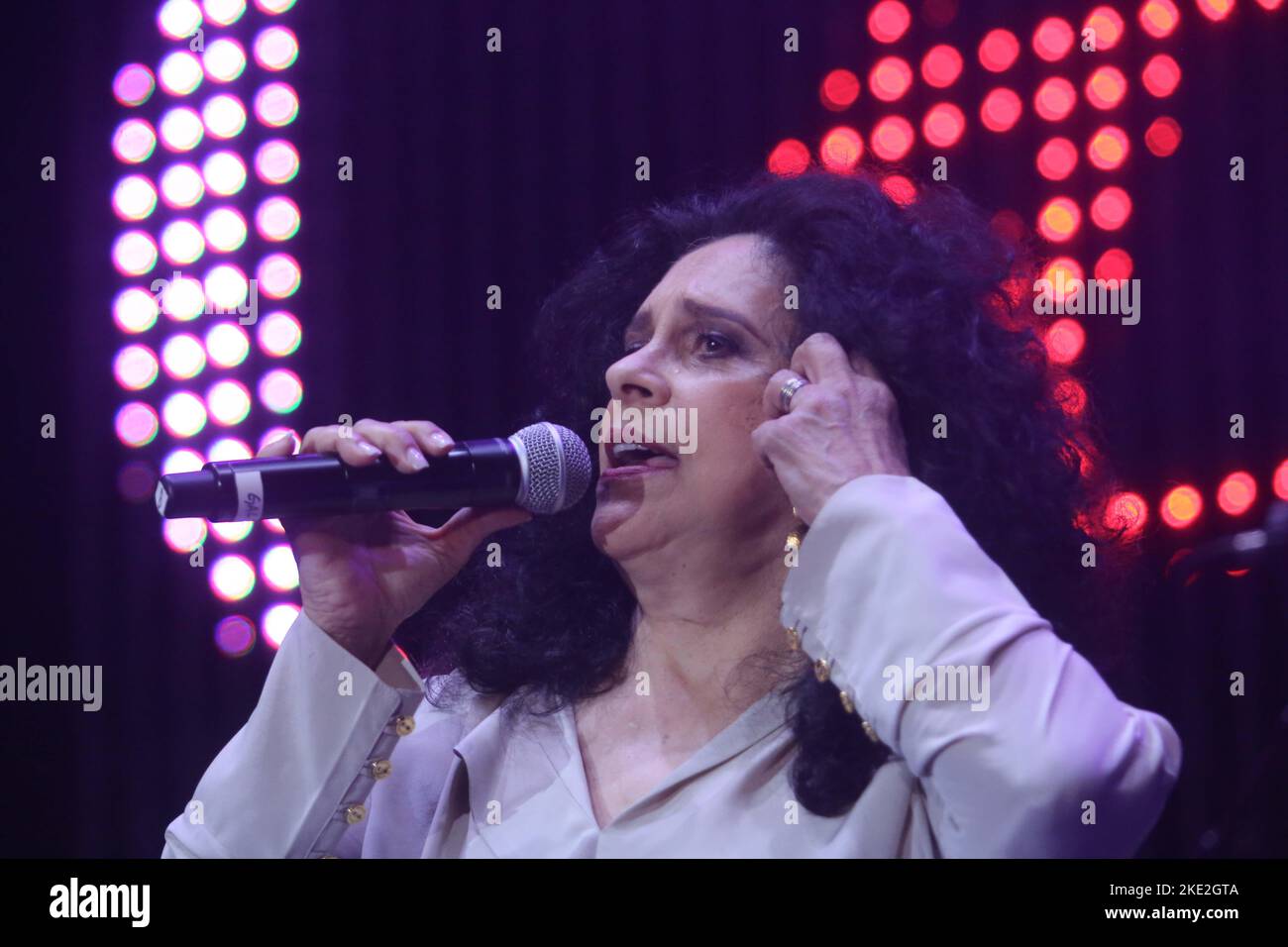 Brazilian singer Banque de photographies et d’images à haute résolution ...