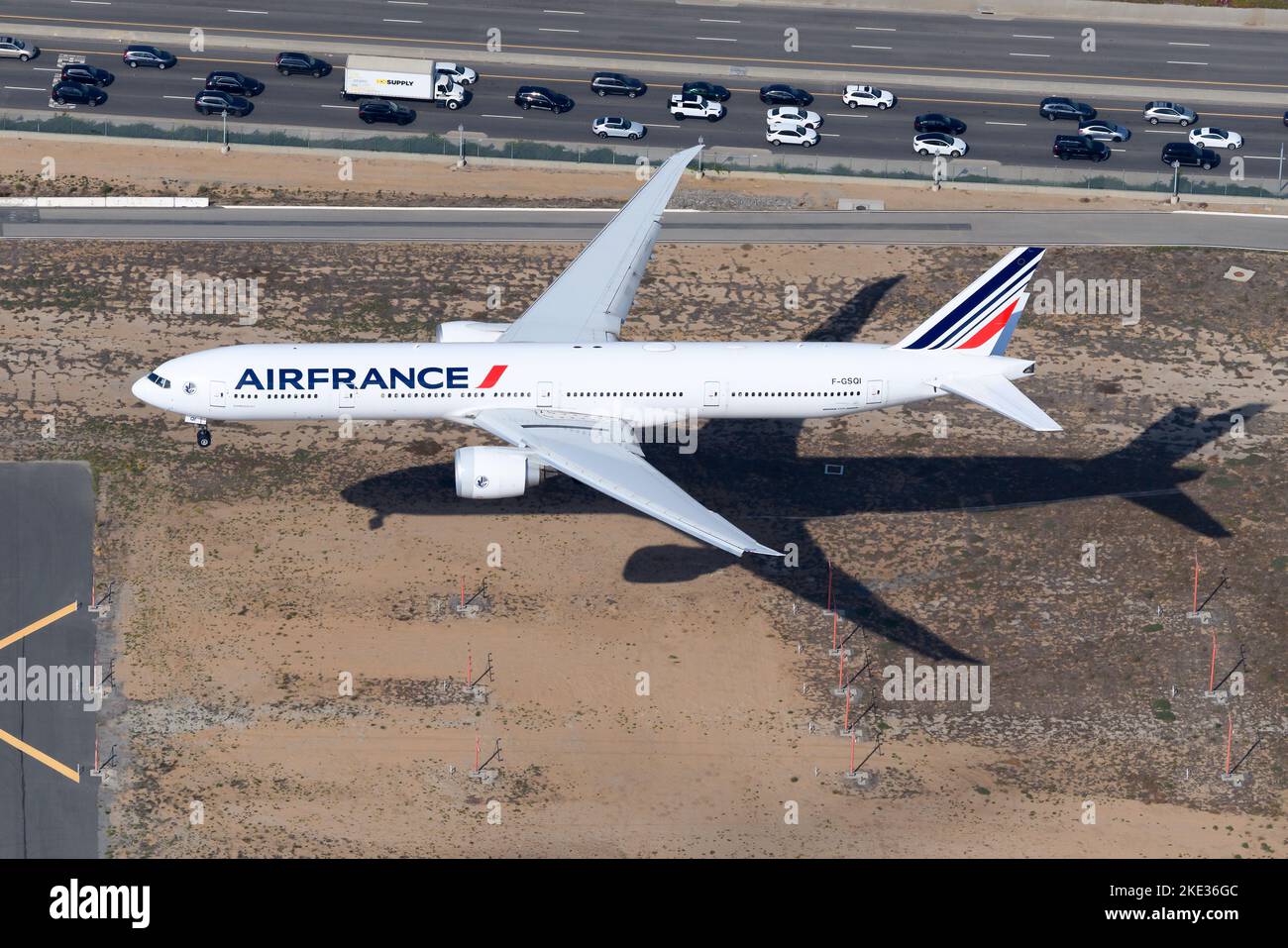 Atterrissage d'un Boeing 777-300 d'Air France. Avion de la compagnie ...