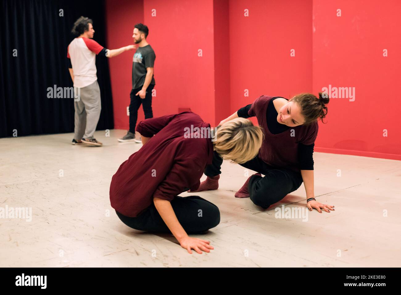 Les élèves en classe Banque de photographies et d’images à haute résolution - Alamy