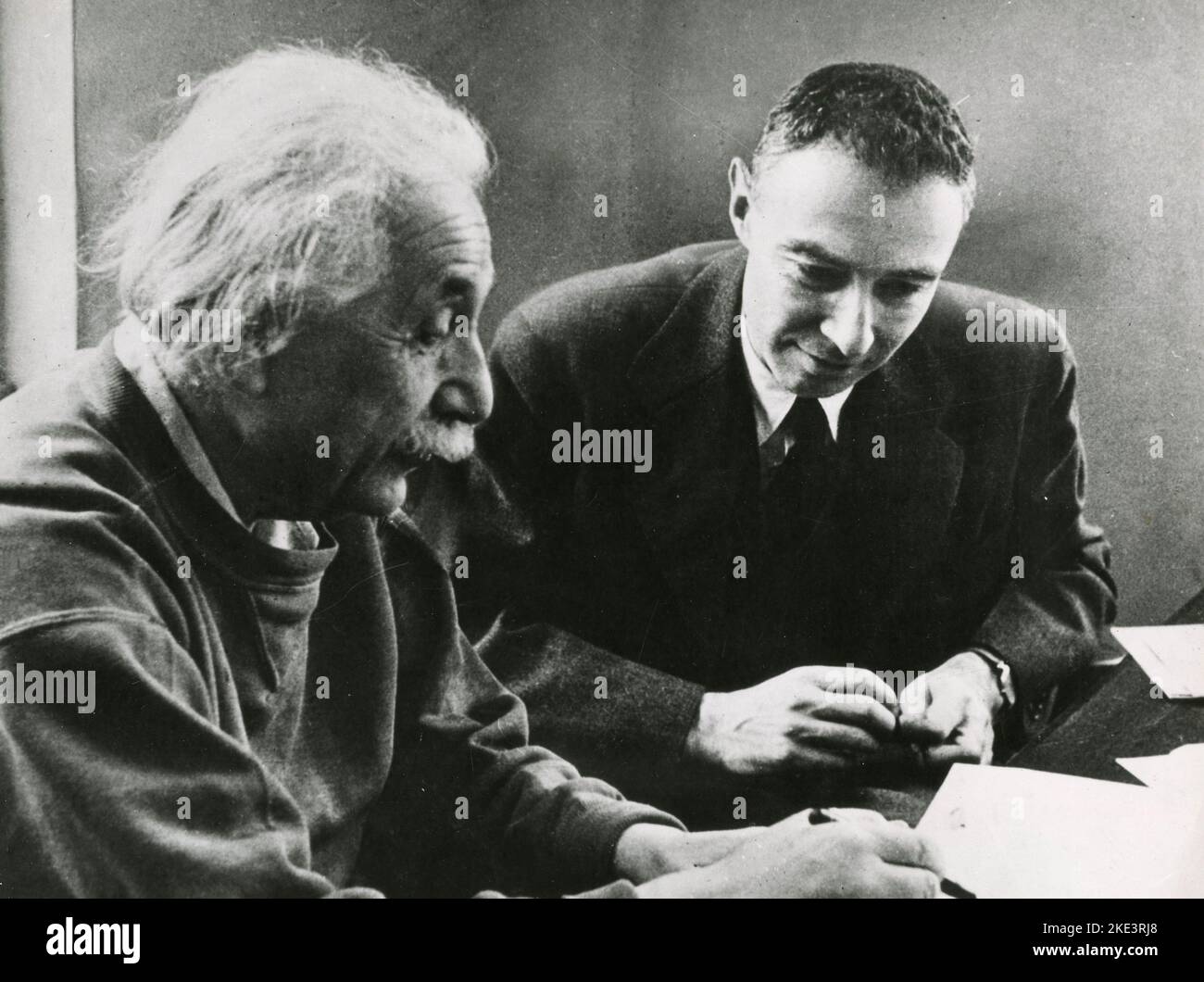 Albert einstein et robert oppenheimer Banque de photographies et d’images à haute résolution - Alamy