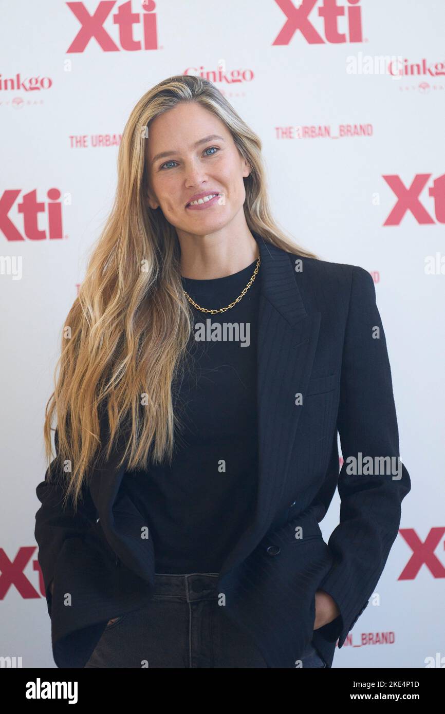 10 novembre 2022, Madrid, Madrid, Espagne: Bar Refaeli pose en tant que ...