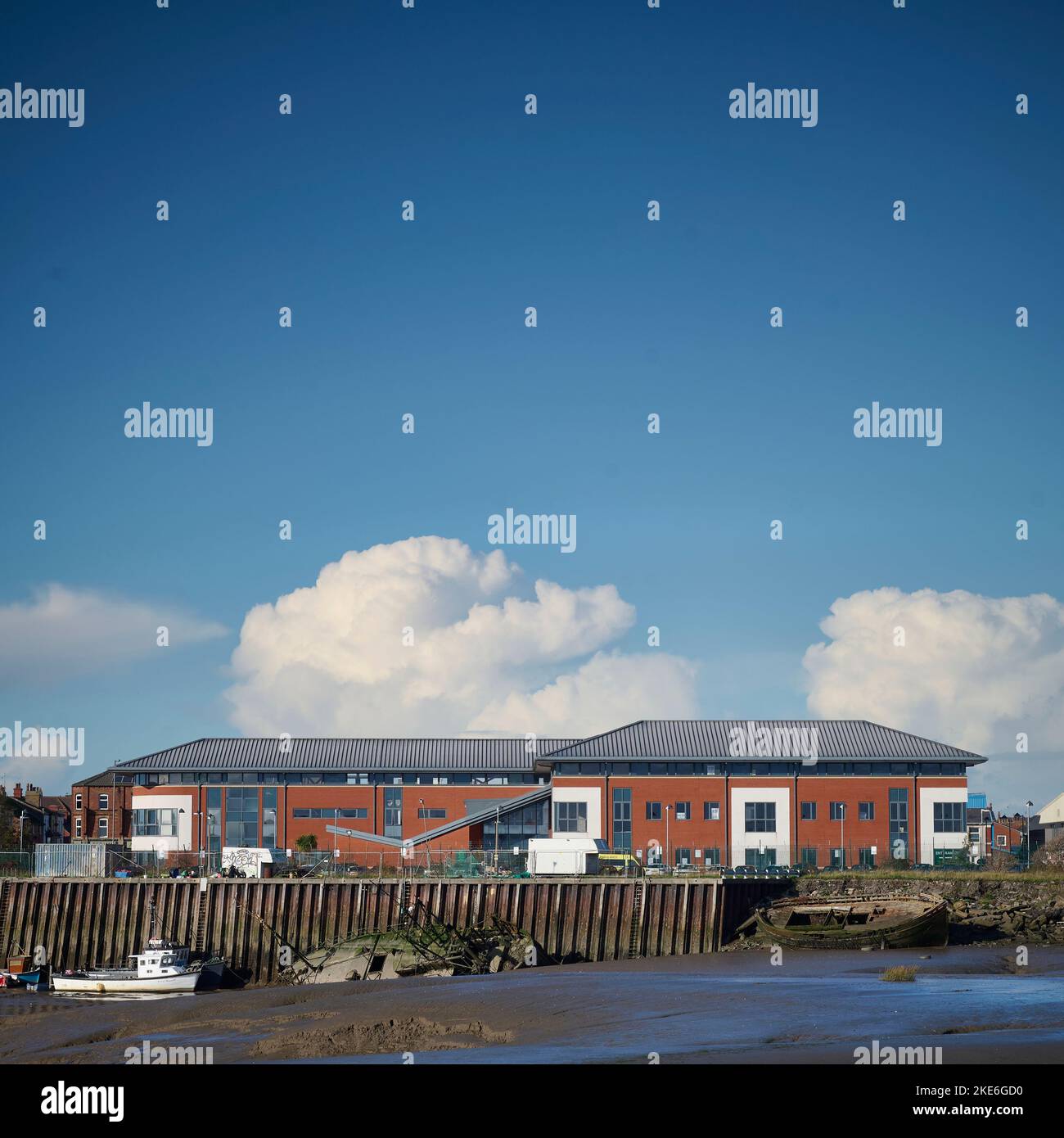 Vieux naufrages sur Jubilee Quay en face de Fleetwood Health Centre de ...