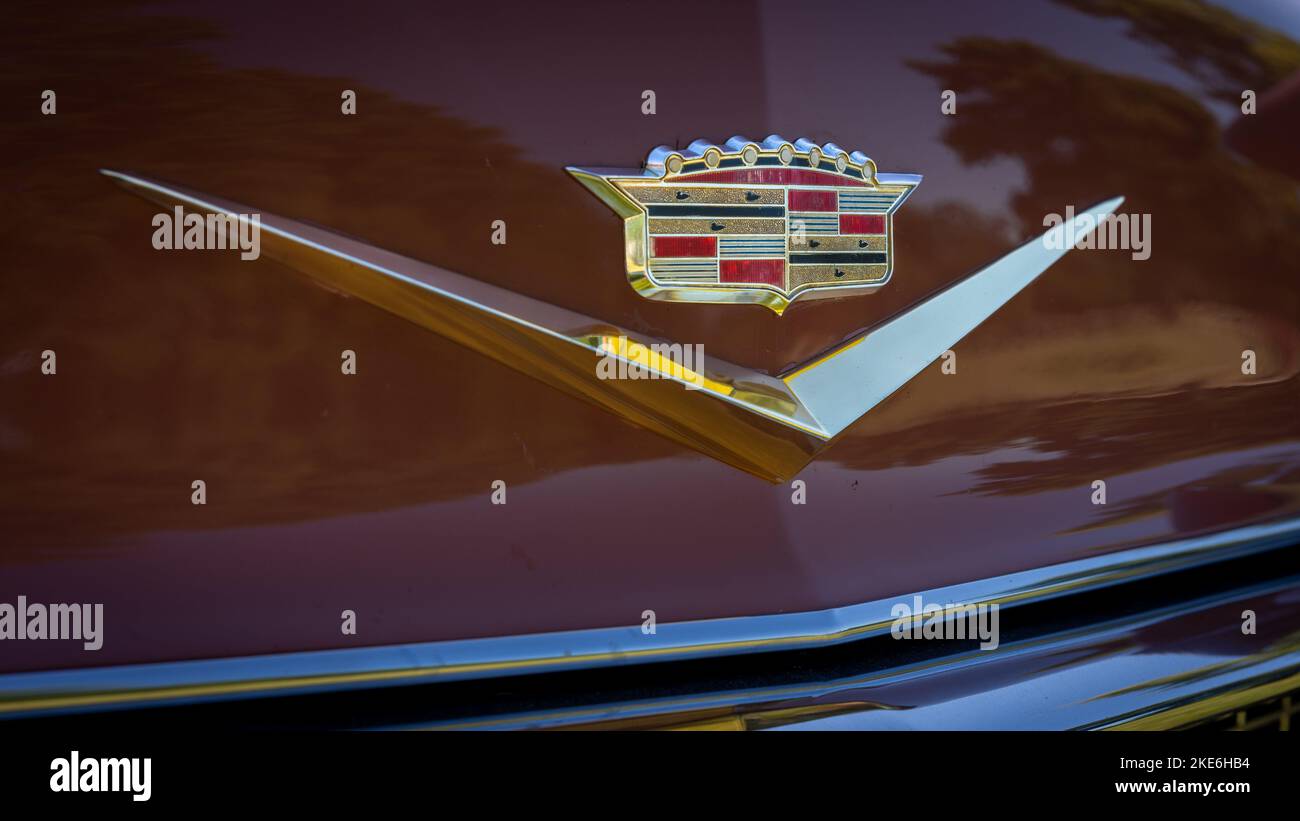 Cadillac deville logo Banque de photographies et d’images à haute ...
