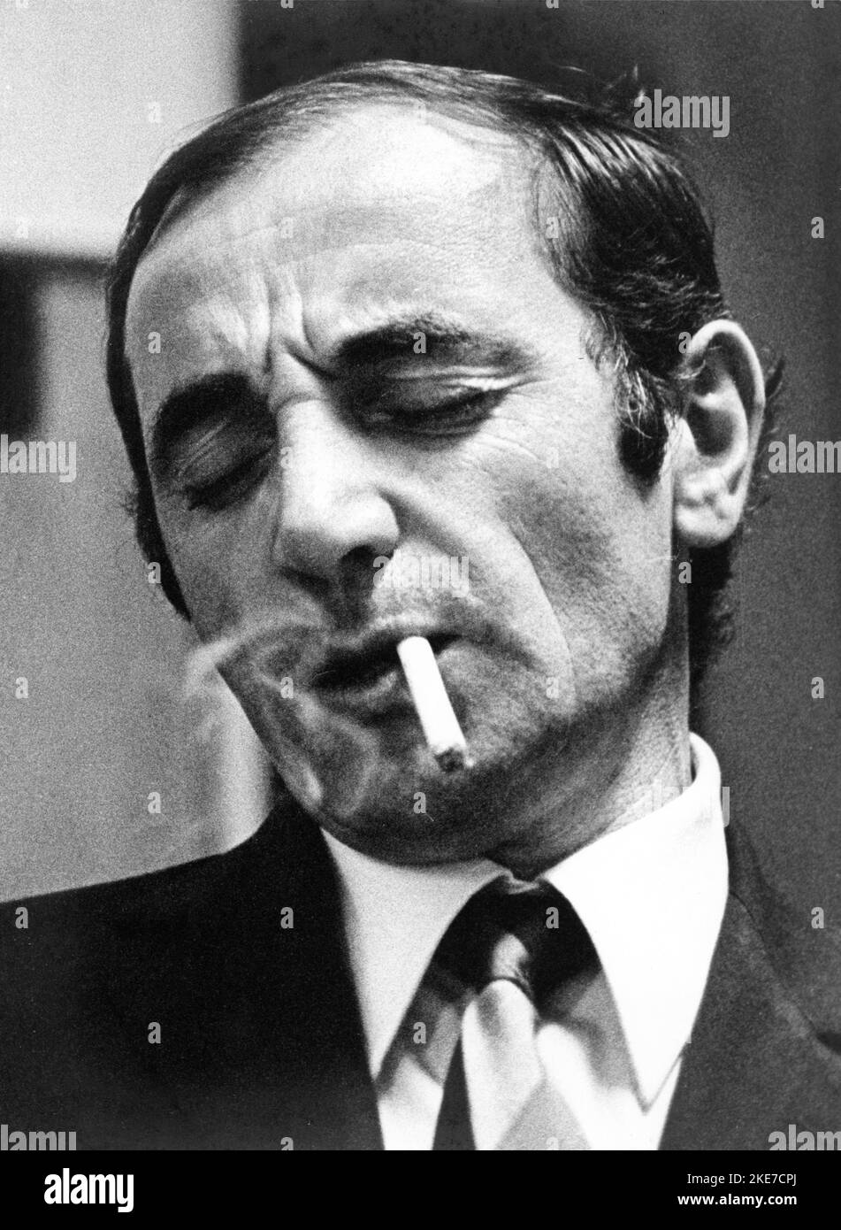 Charles aznavour charles aznavour Banque d'images noir et blanc - Alamy