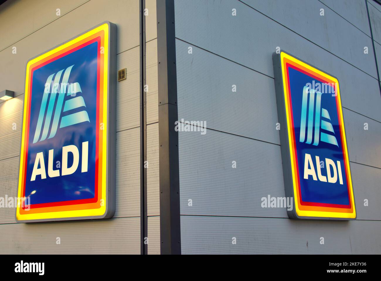 Aldi supermarket sign Banque de photographies et d’images à haute ...