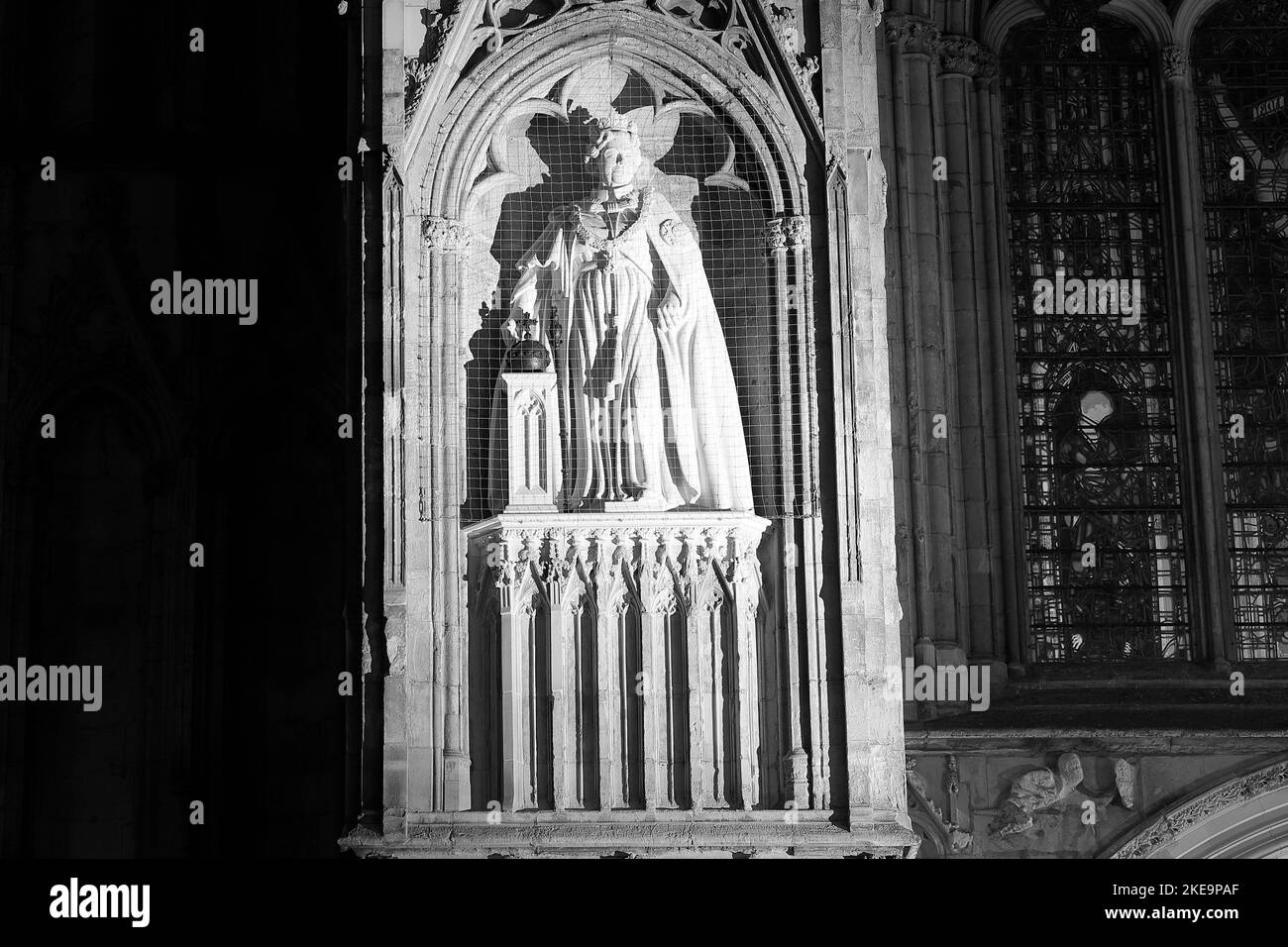 La nouvelle statue de la Reine Elizabeth II de Richard Bossons et ...