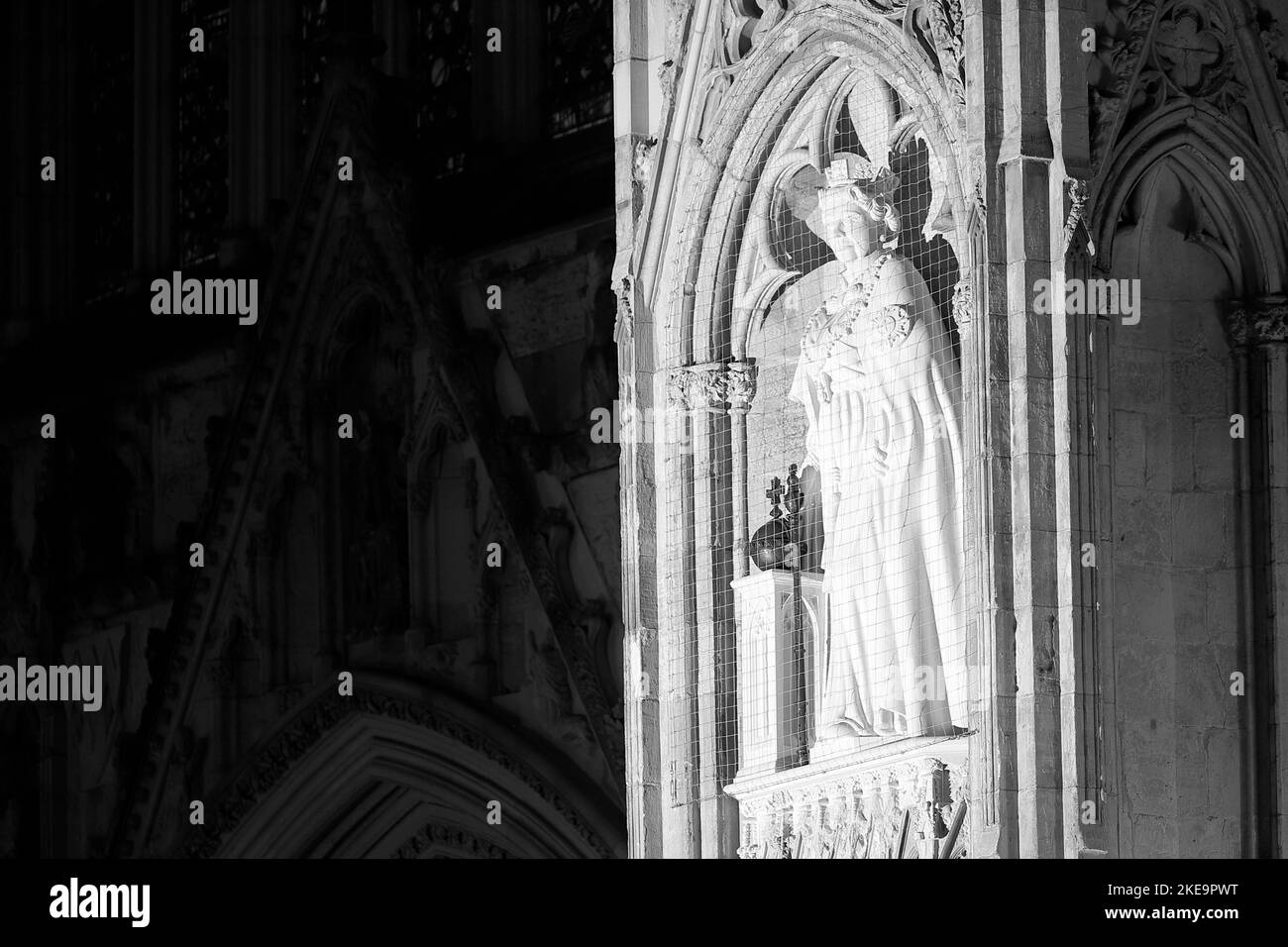 La nouvelle statue de la Reine Elizabeth II de Richard Bossons et ...