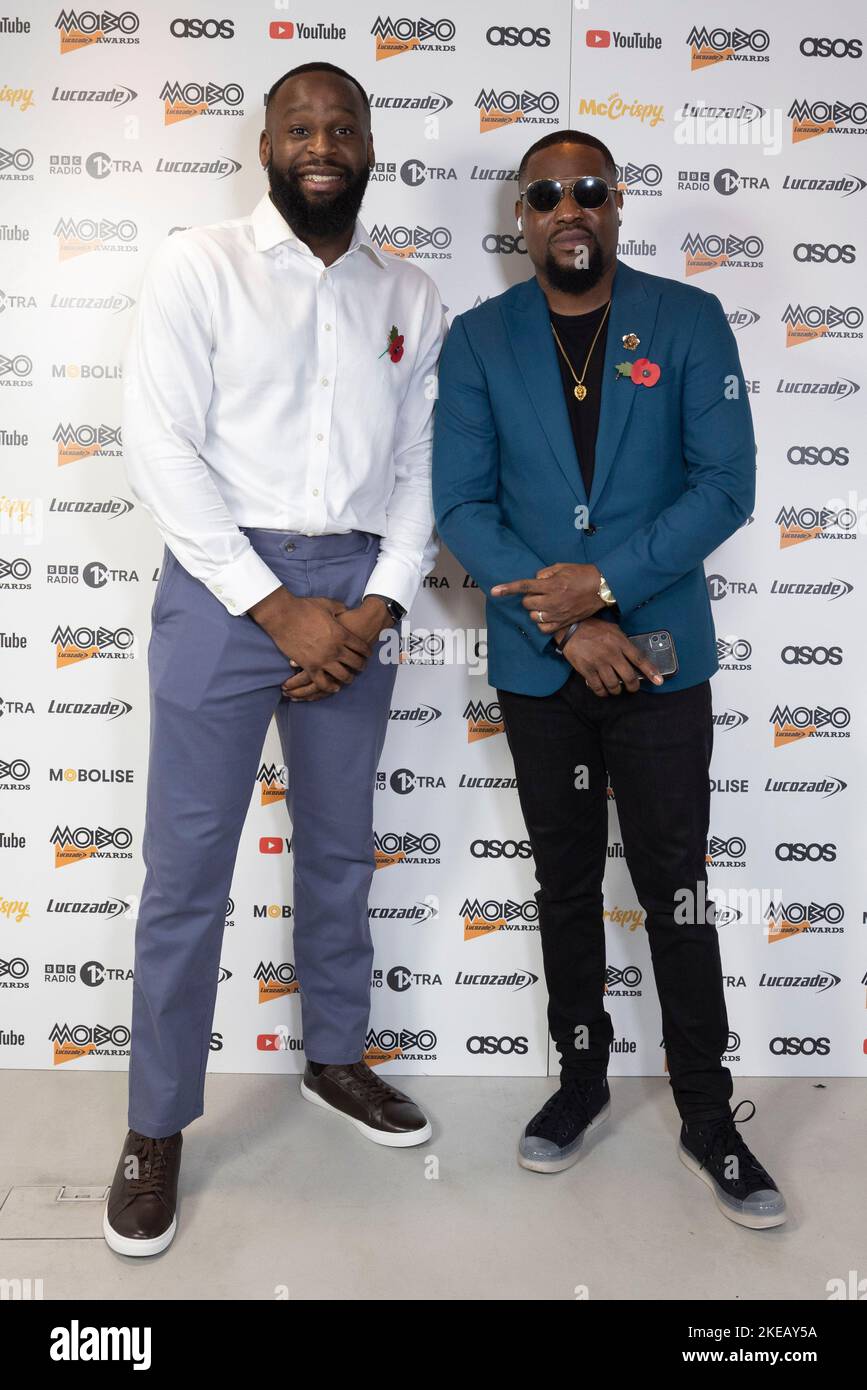 L'artiste de hip-hop et de rap Reblah, avec son directeur et son ...