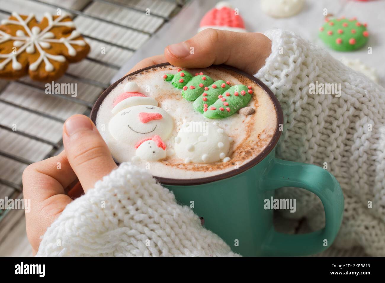 Bonhomme de neige guimauve au chocolat chaud Banque de photographies et d’images à haute ...