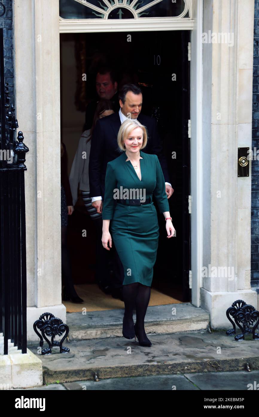 Le Premier ministre Liz Truss quitte l'année No10 pour la dernière fois ...