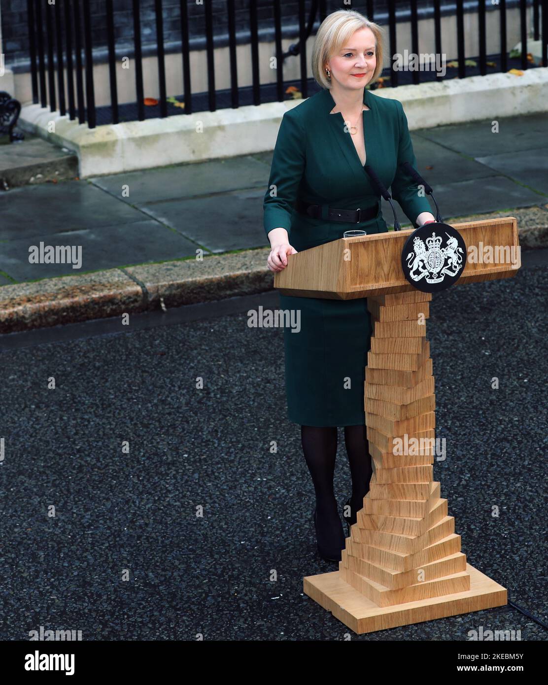 Le Premier ministre Liz Truss quitte l'année No10 pour la dernière fois ...