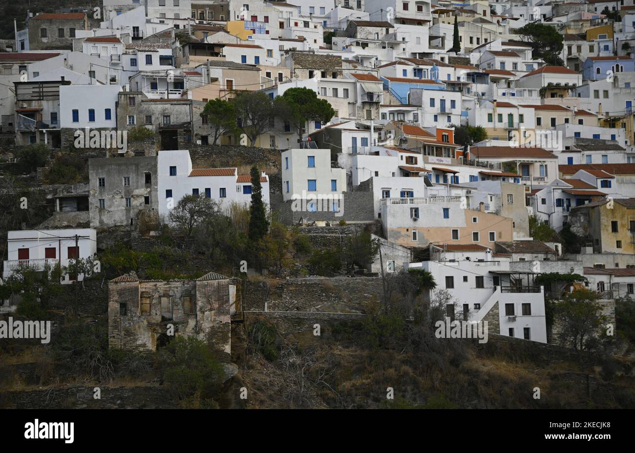 Paysage avec vue panoramique sur Ioulida l'ancienne capitale de l'île ...