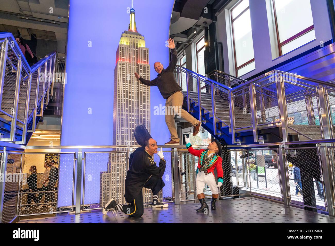 Johnny Rockett, Nik Wallenda, Alan Silva de Big Apple Circus posent sur ...