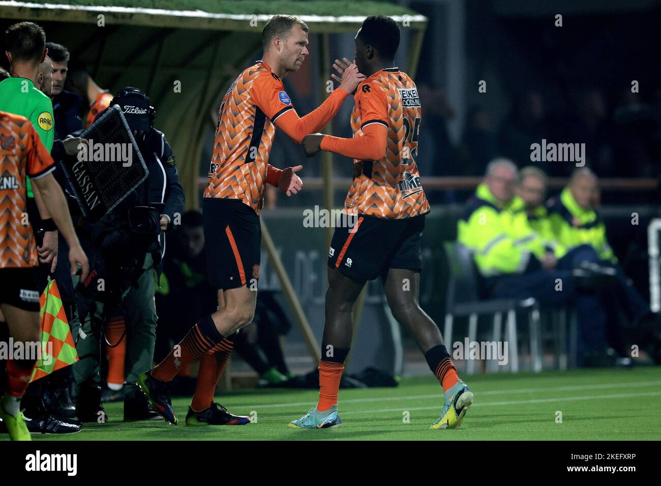 VOLENDAM - (lr) Henk Veerman du FC Volendam, Lequincio Zeefuik du FC ...