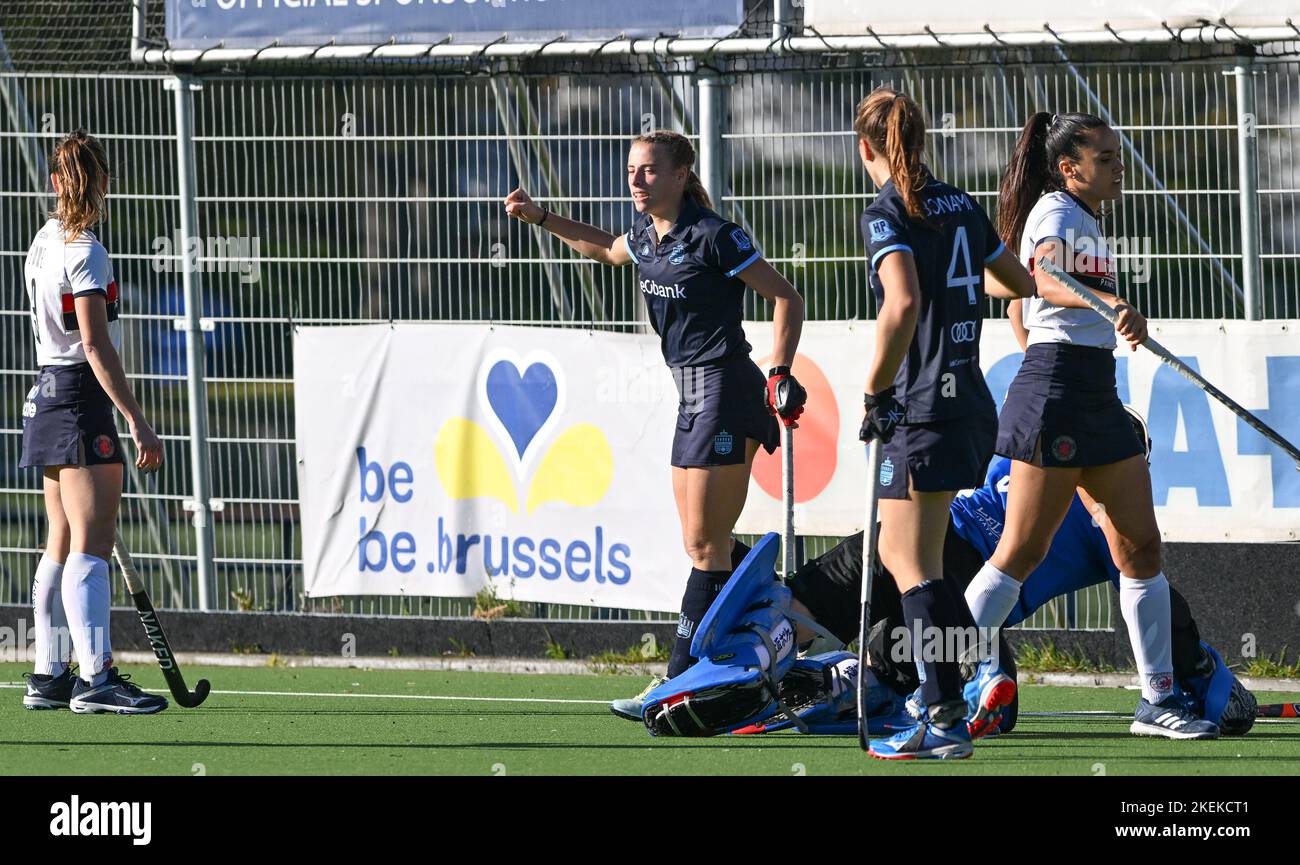 La Camille Belis d'Oree célèbre après avoir misé pendant un match de ...