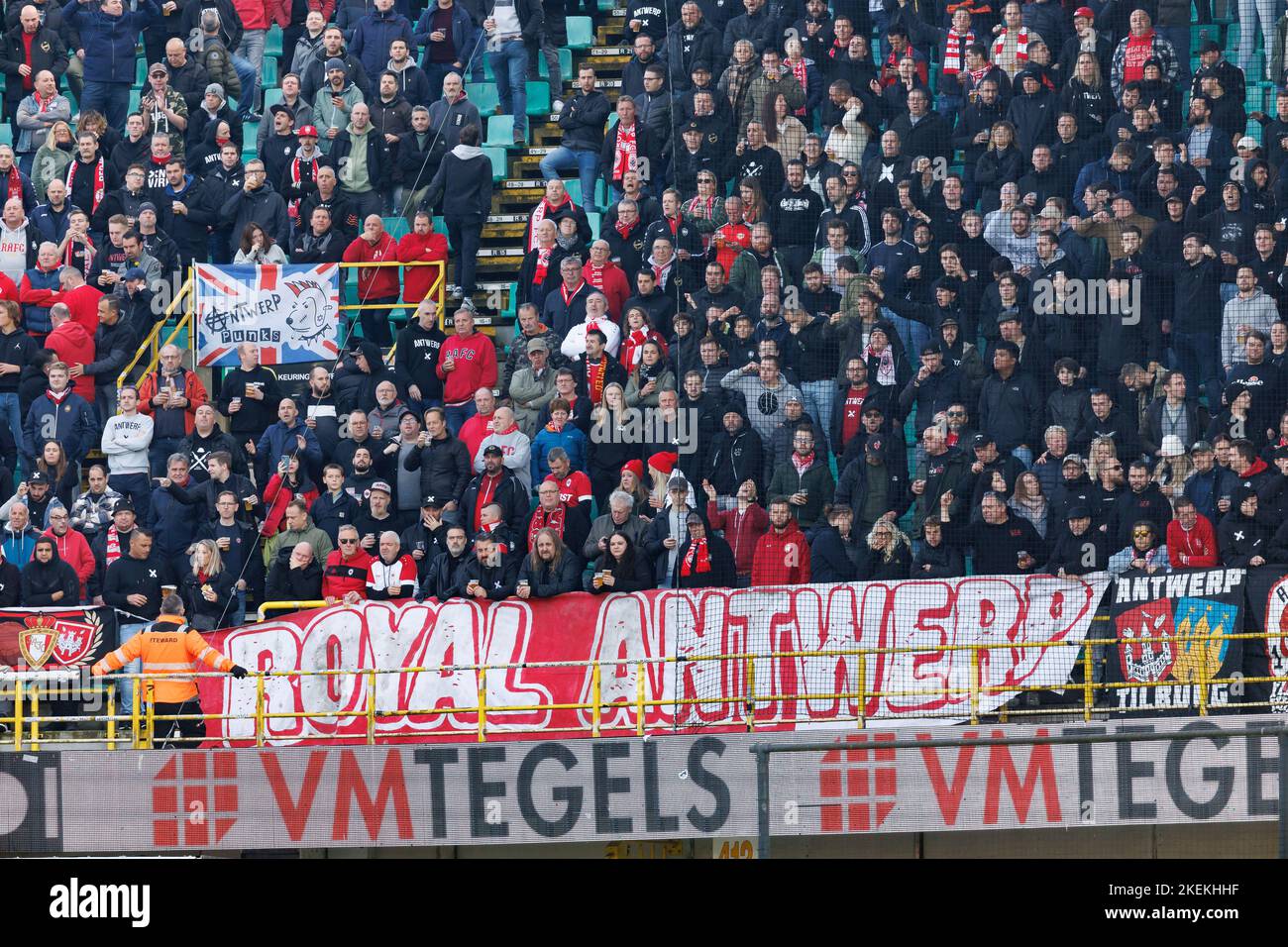 Royal antwerp fc supporters Banque de photographies et d’images à haute ...