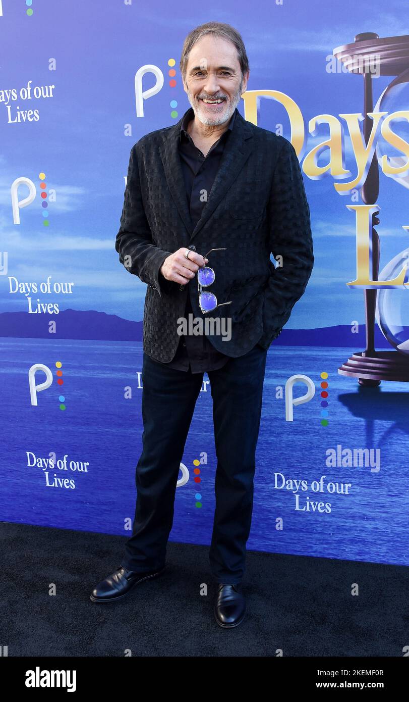 George DelHoyo arrivant à l'événement de la journée des « Days of Our ...