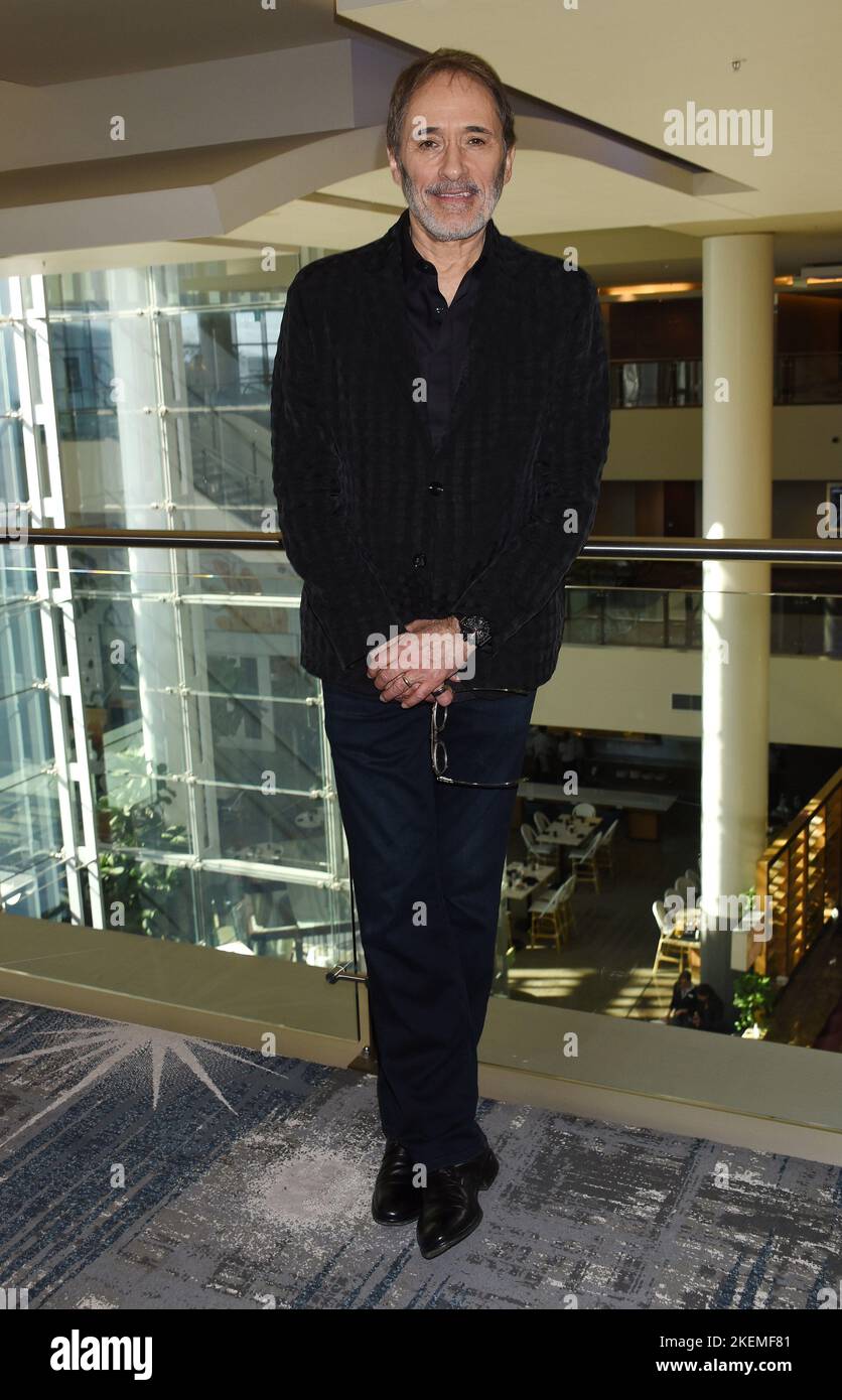 George DelHoyo arrivant à l'événement de la journée des « Days of Our ...