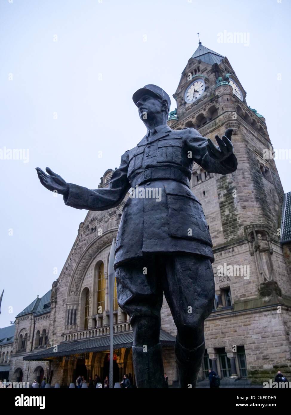 Statue du général de Gaulle, place Charles de Gaulle, Metz, Moselle ...